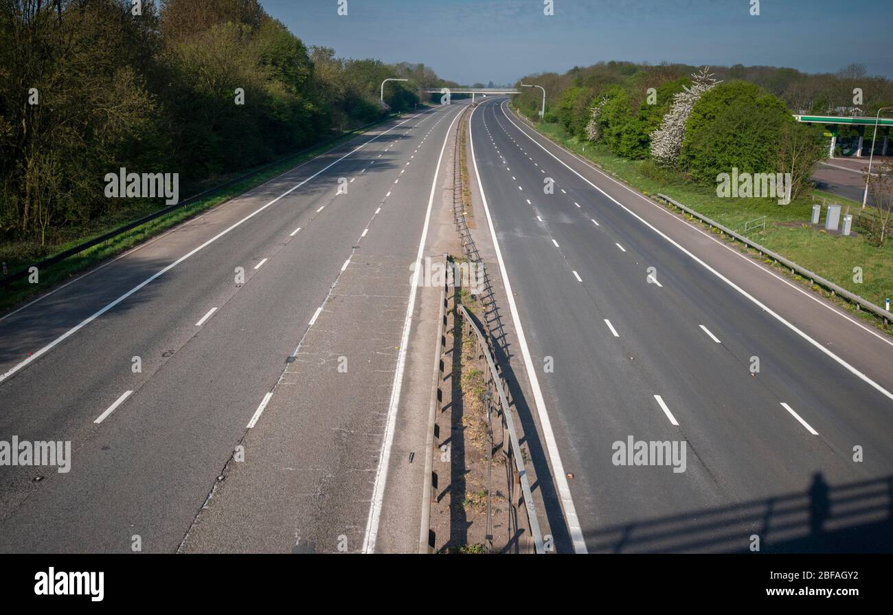Coronavirus Covid 19 As lockdown continues the M4 between Junction 17 ...