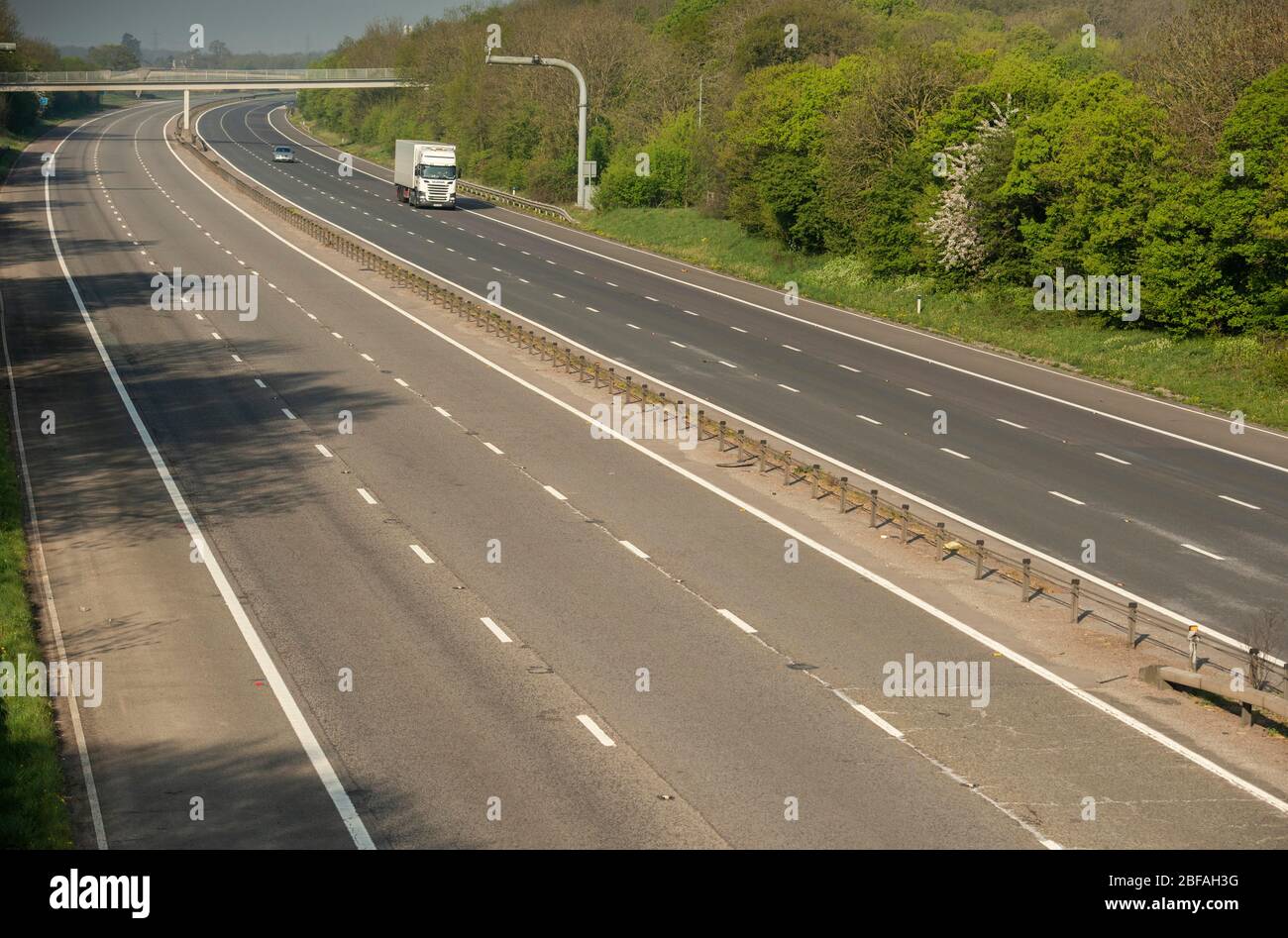 Coronavirus Covid 19 As lockdown continues the M4 between Junction 17 ...