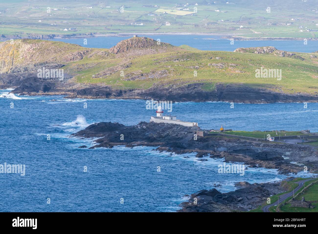 Beautiful view of Valentia Island Lighthouse at Cromwell Point ...