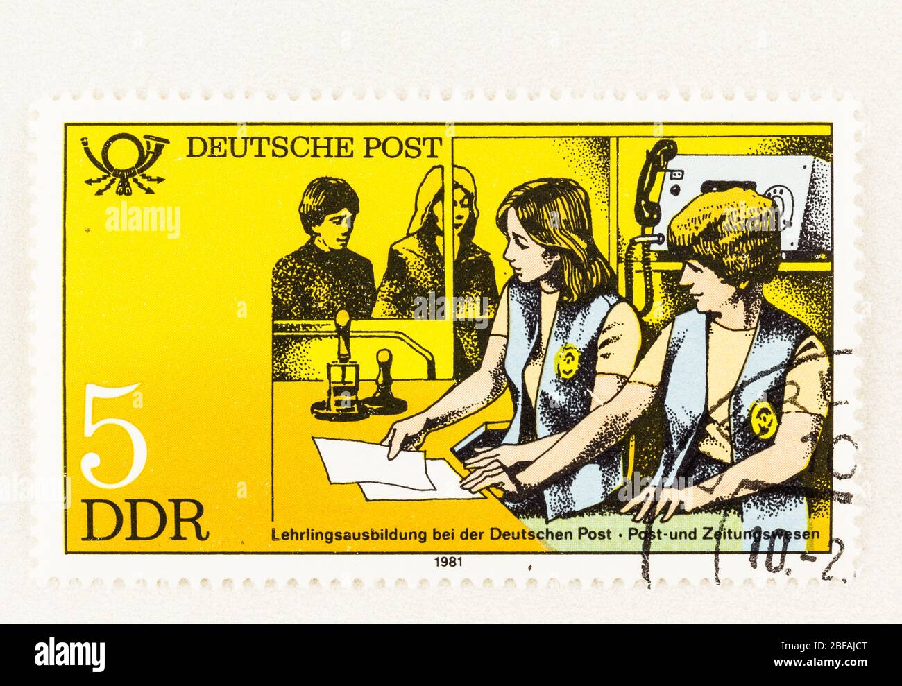 Postage stamp deutsche post ddr hi-res stock photography and images - Alamy