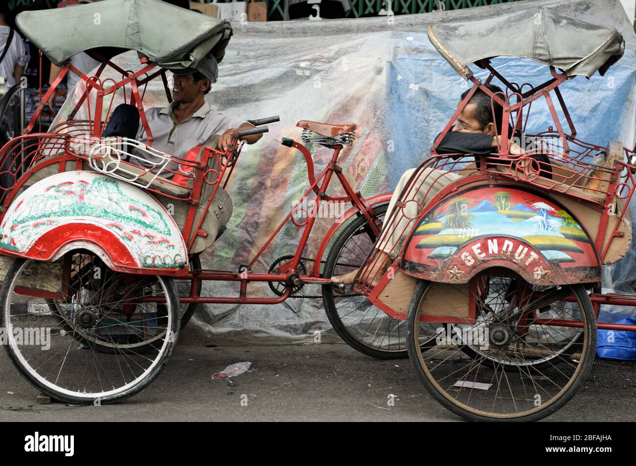 Cycle rickshaws waiting for customers hi-res stock photography and ...