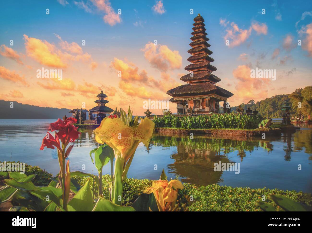Pura Ulun Danu Bratan, Hindu temple on Bratan lake landscape at sunrise in Bali, Indonesia Stock ...