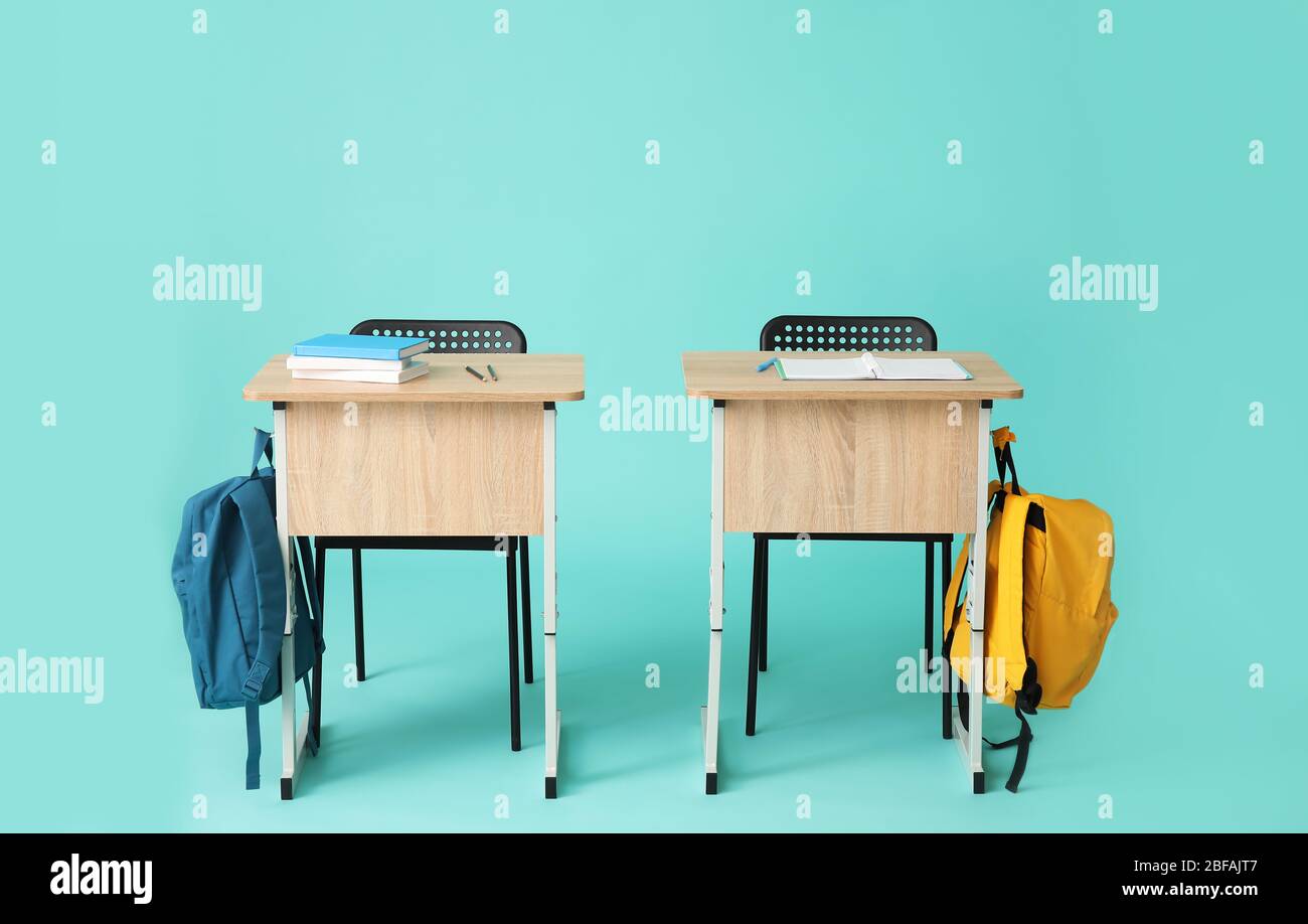 Sit desks hi-res stock photography and images - Alamy