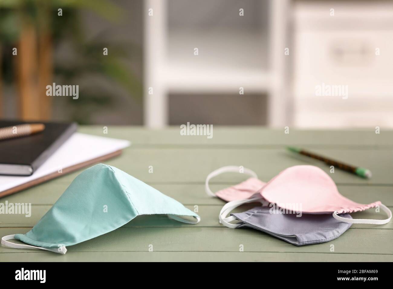 Transmitting table hi-res stock photography and images - Alamy