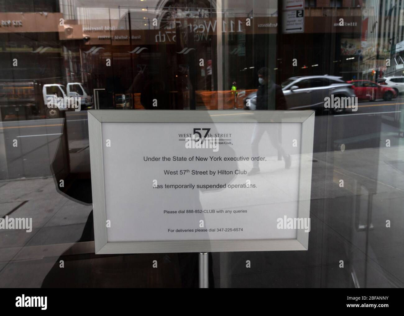 Entrance closed sign hi-res stock photography and images - Alamy