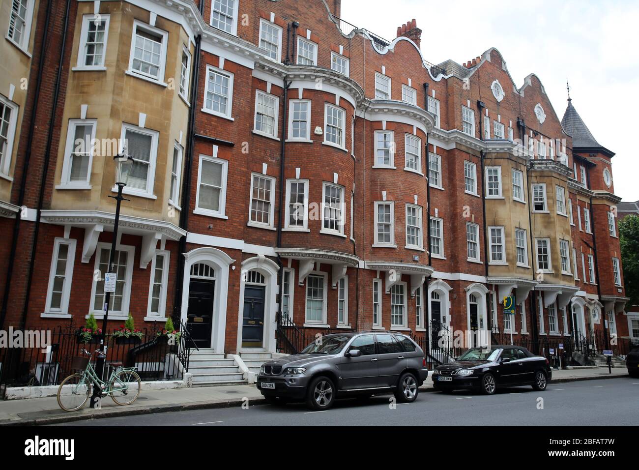 Brick row houses hi-res stock photography and images - Alamy