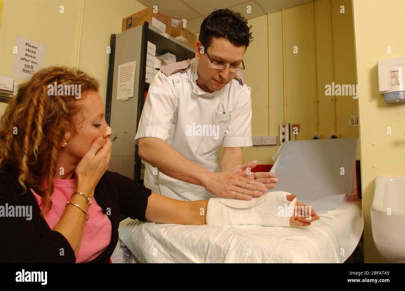 Plaster of paris cast arm hi-res stock photography and images - Alamy