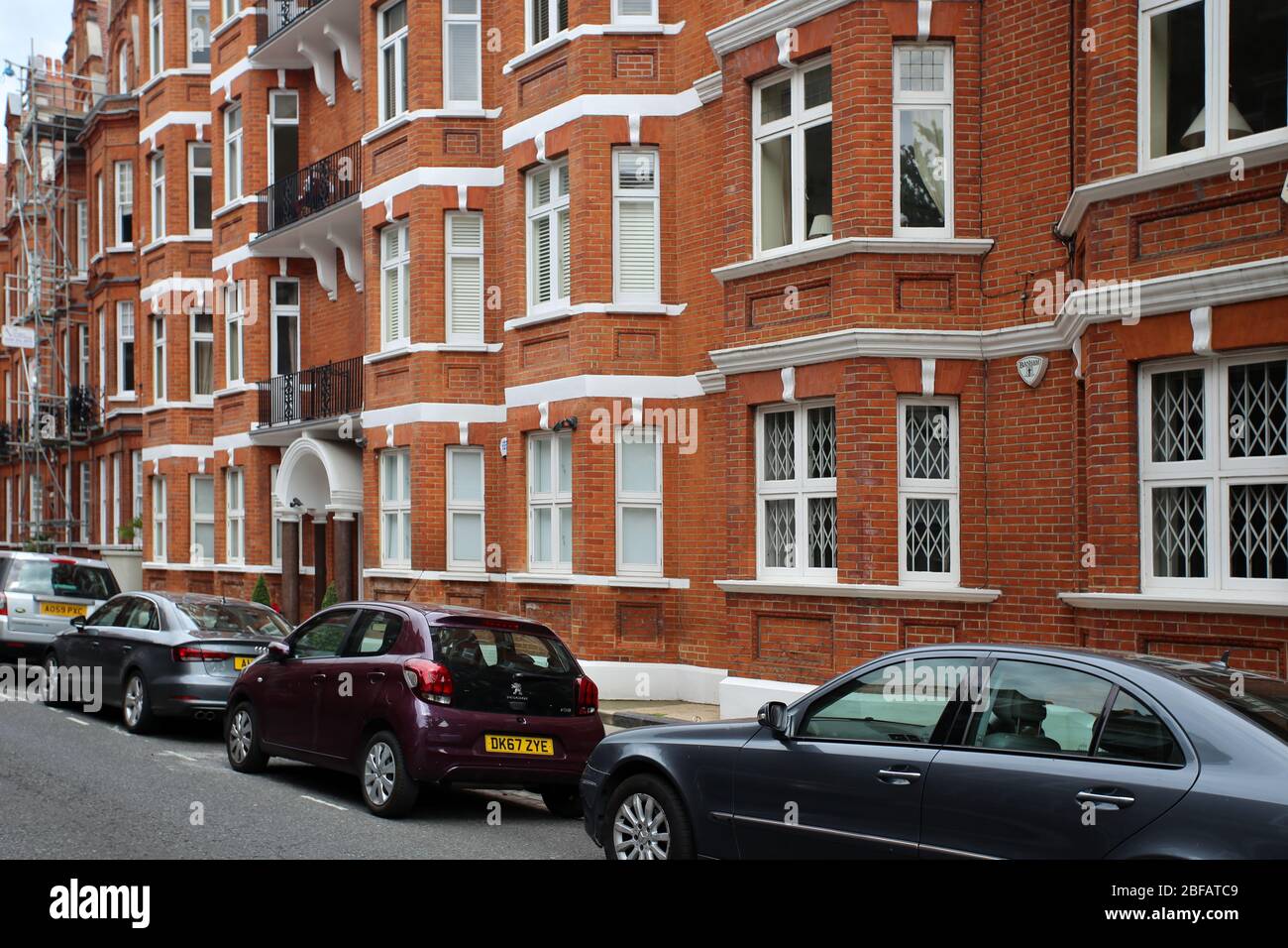 Elegant residential buildings near Cadogan Square in the affluent and ...