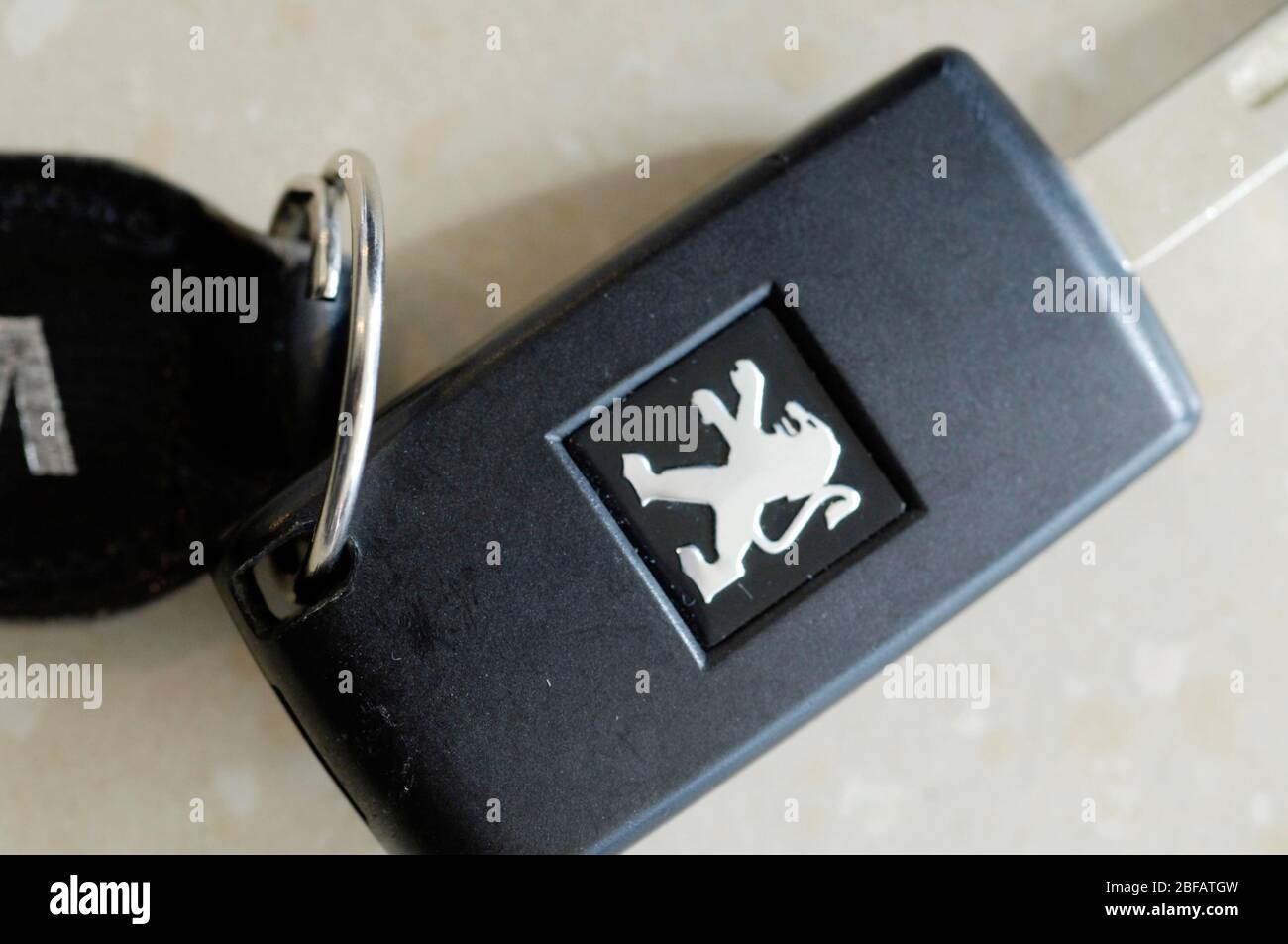 Peugeot car keys Stock Photo - Alamy