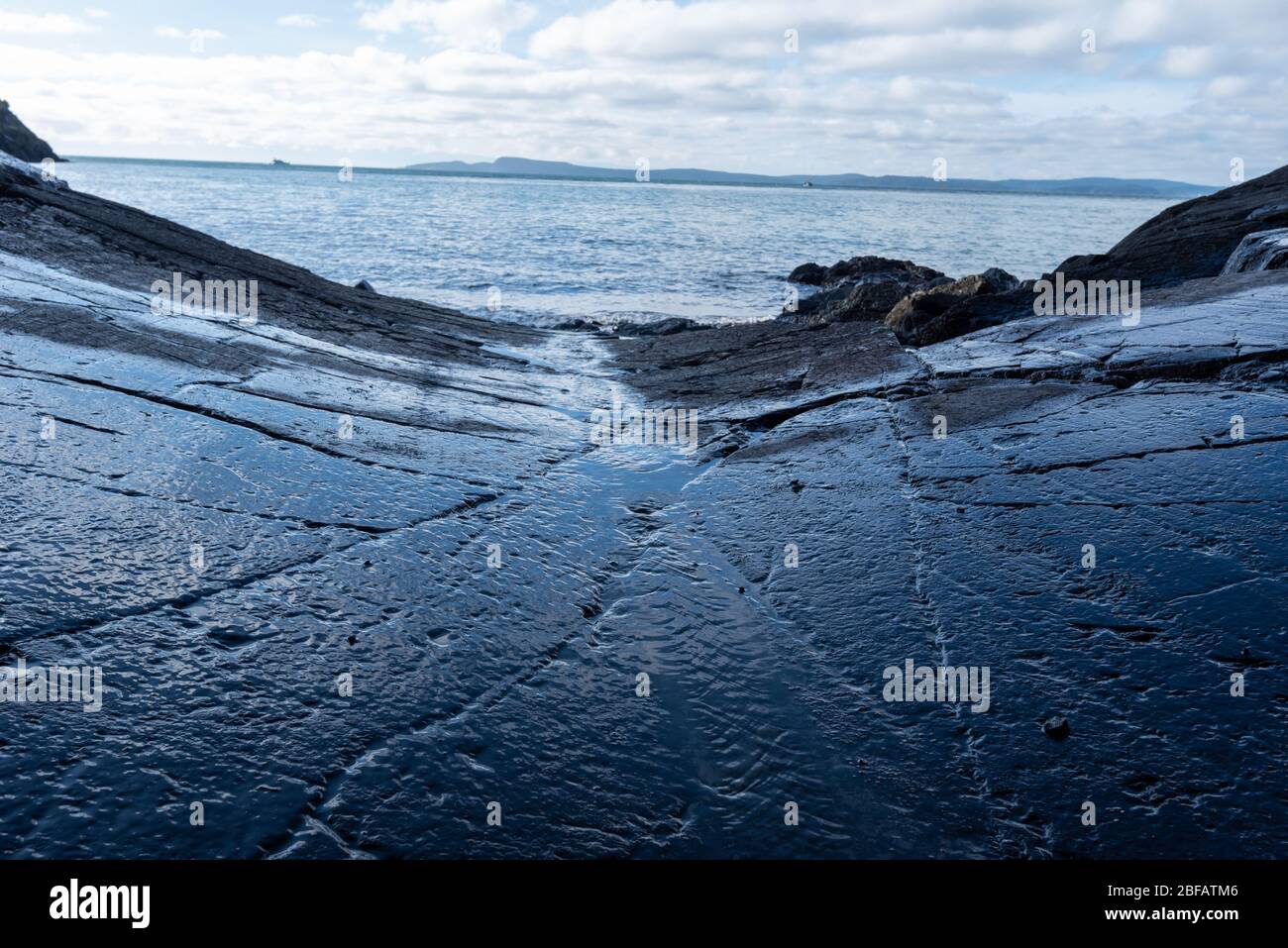 Rock curve hi-res stock photography and images - Alamy