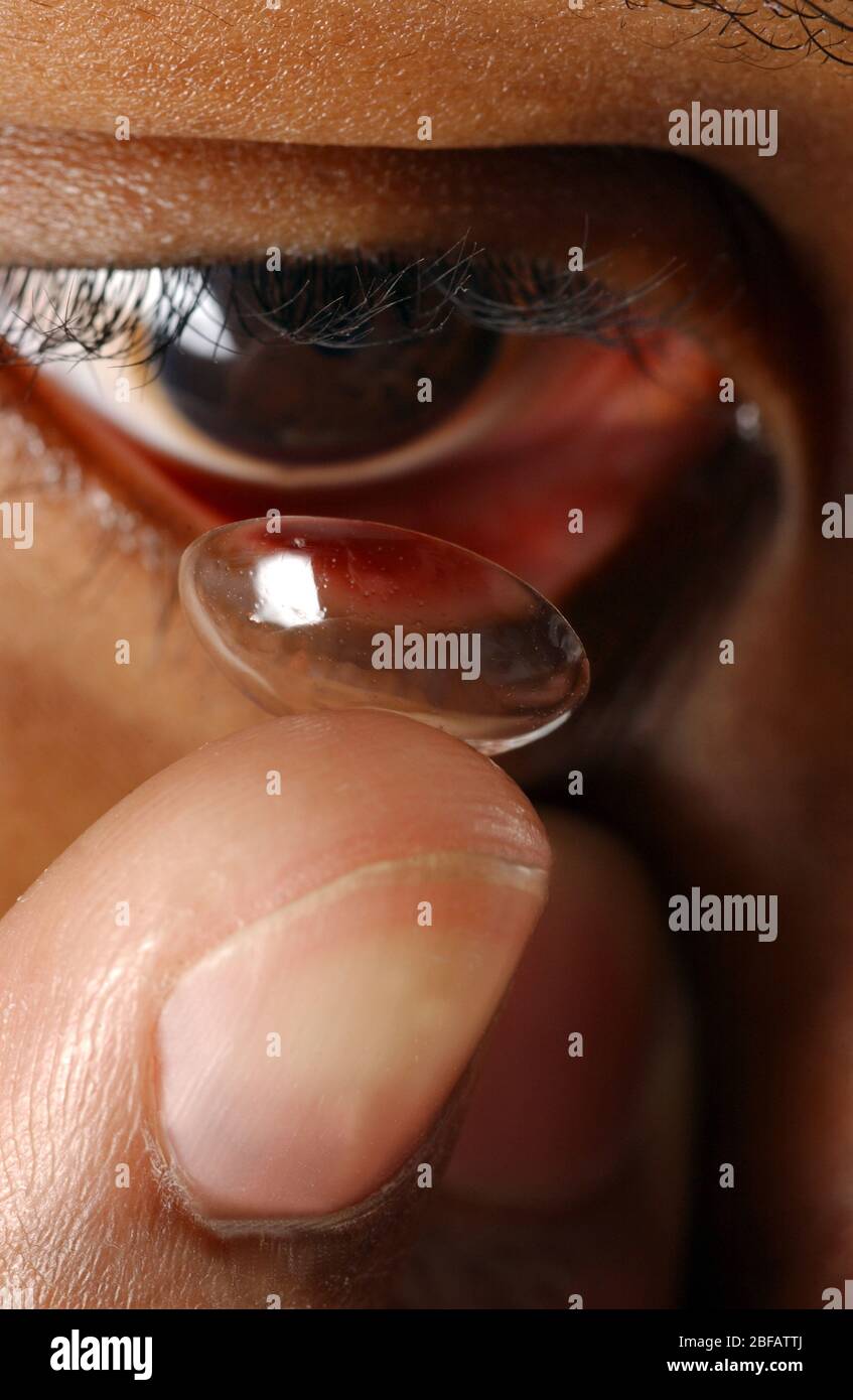 Putting in contact lenses hi-res stock photography and images - Alamy