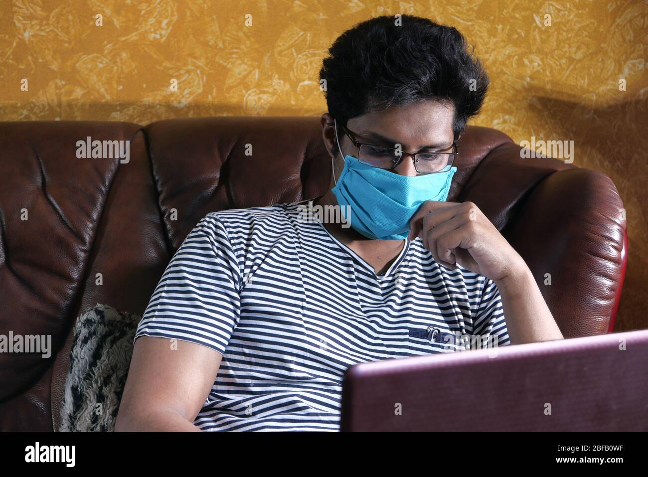Man using mask protection hi-res stock photography and images - Alamy