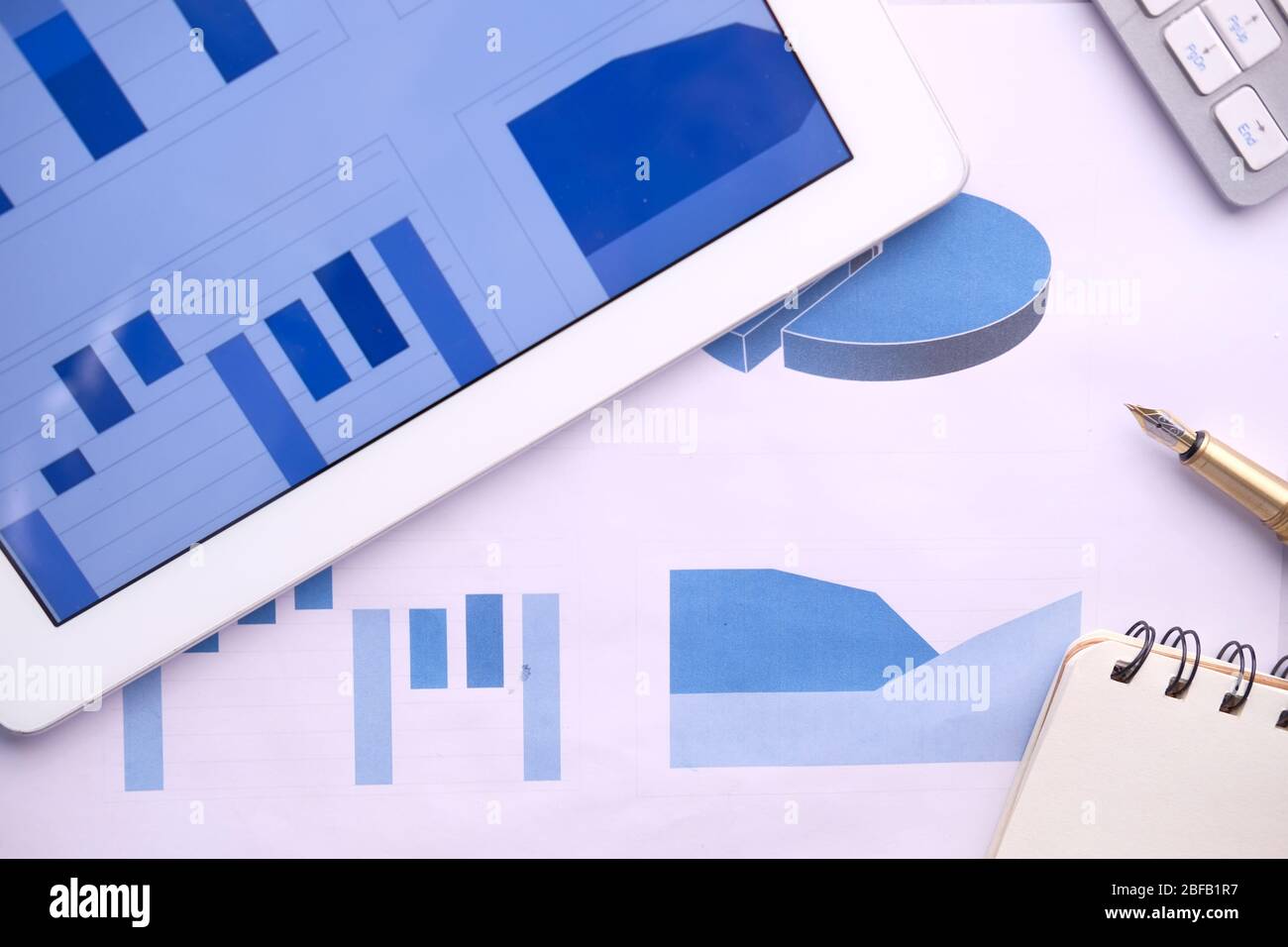 Digital bar chart hi-res stock photography and images - Alamy