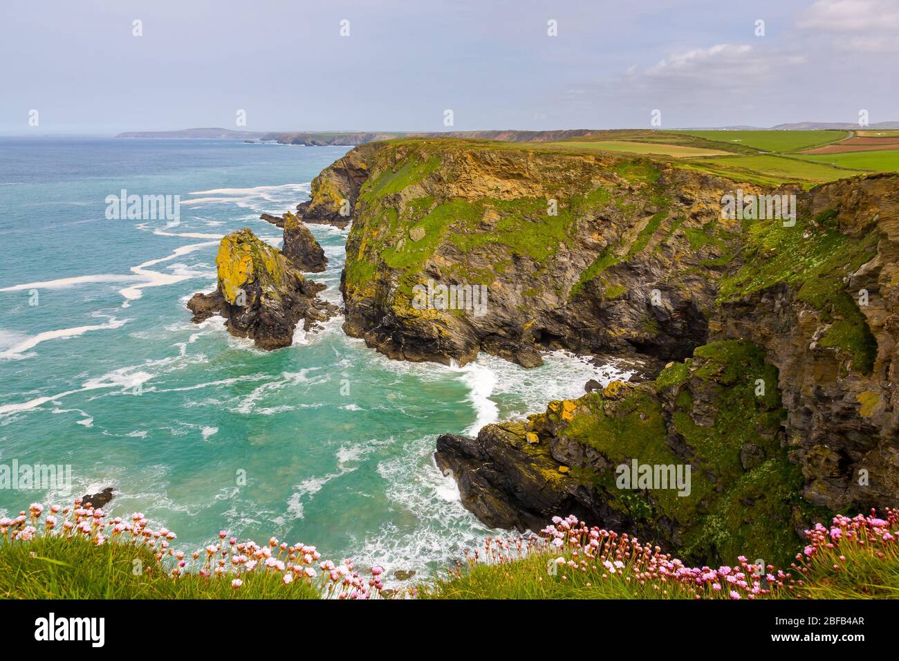Overlooking the dramatic cove at Hells Mouth, North Cliffs, Cornwall ...