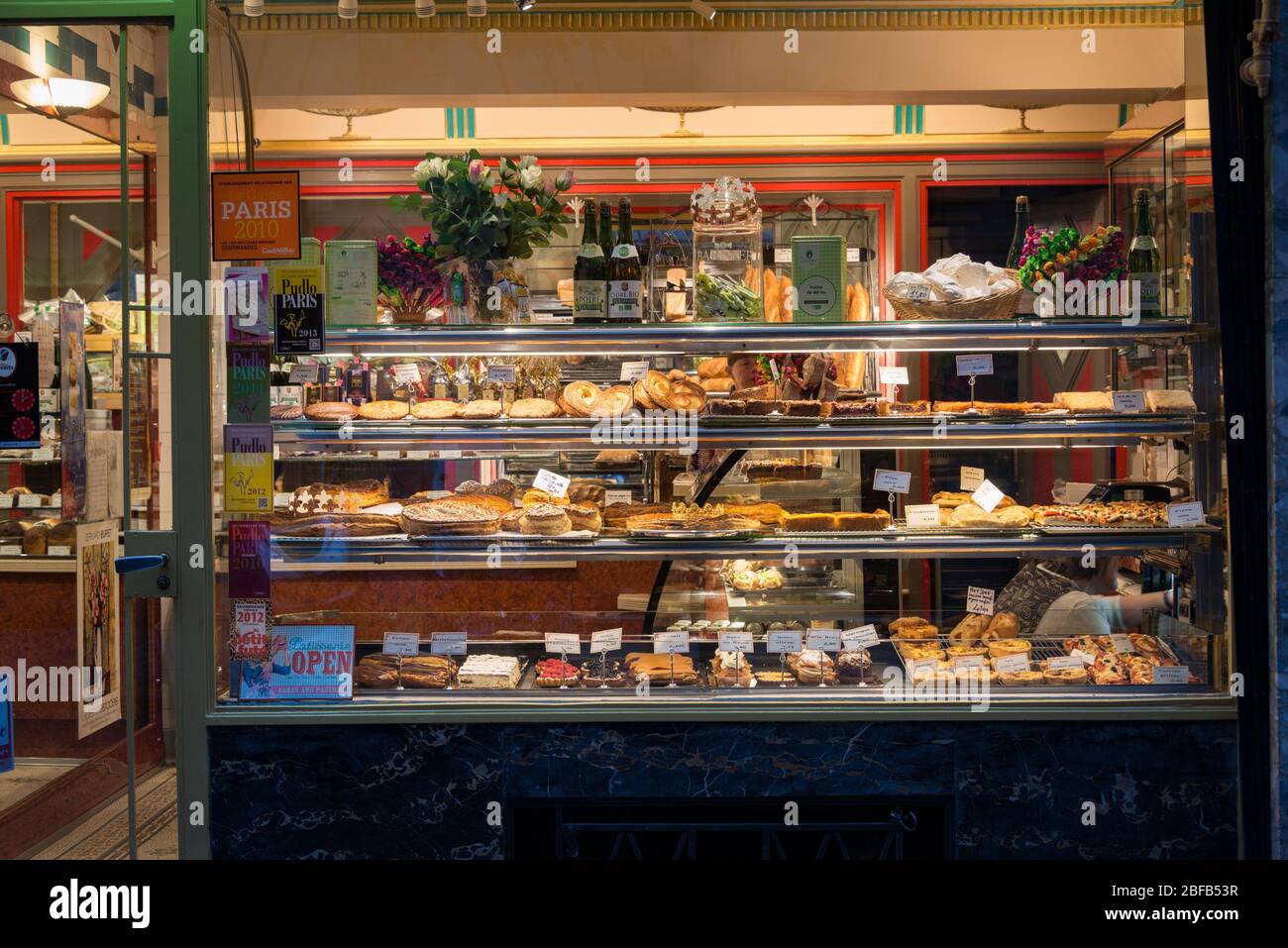 Bakery window france hi-res stock photography and images - Alamy