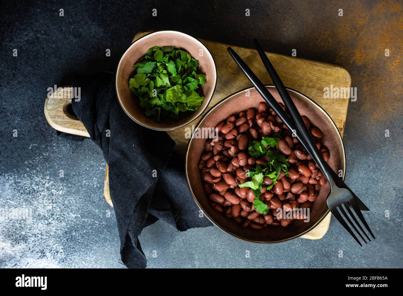 Traditional georgian dish lobio in ceramic bowl on stone background ...