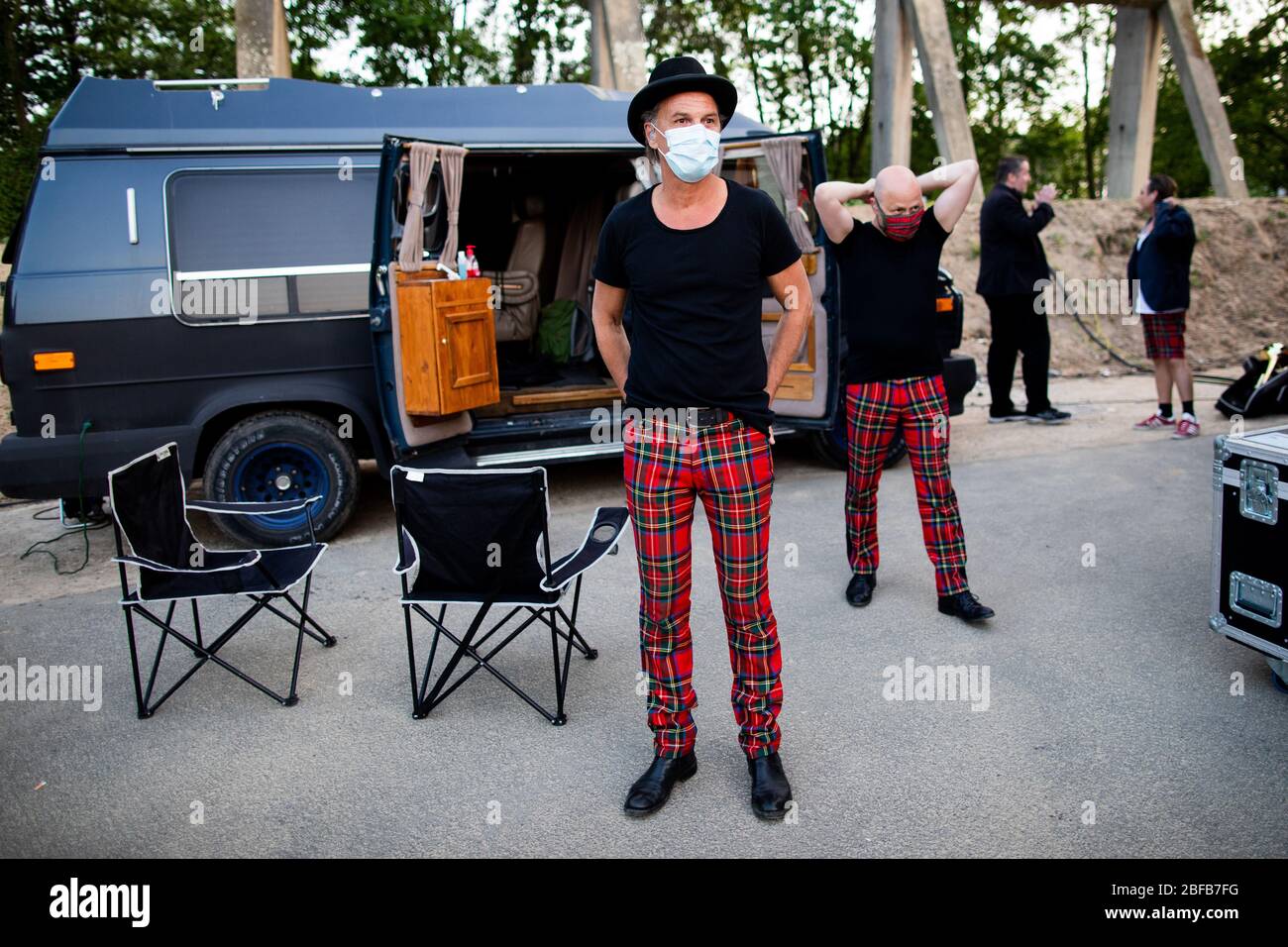 Cologne, Germany. 17th Apr, 2020. Peter Brings, singer (l), and ...