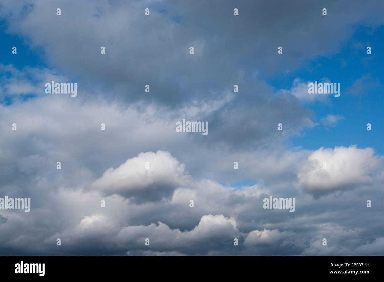 Thick cloud cover hi-res stock photography and images - Alamy