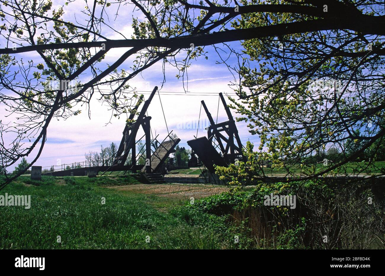 Van Gogh bridge in Arles antic roman city Stock Photo - Alamy