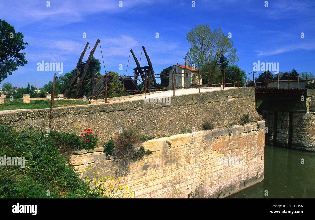 Bridge at arles hi-res stock photography and images - Alamy
