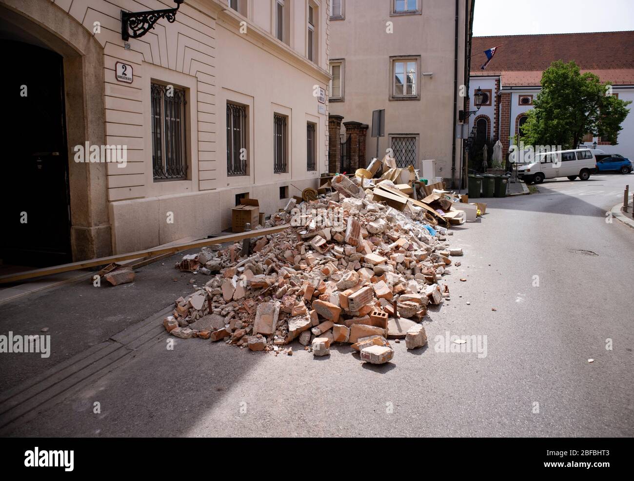 Broken off building parts hi-res stock photography and images - Alamy