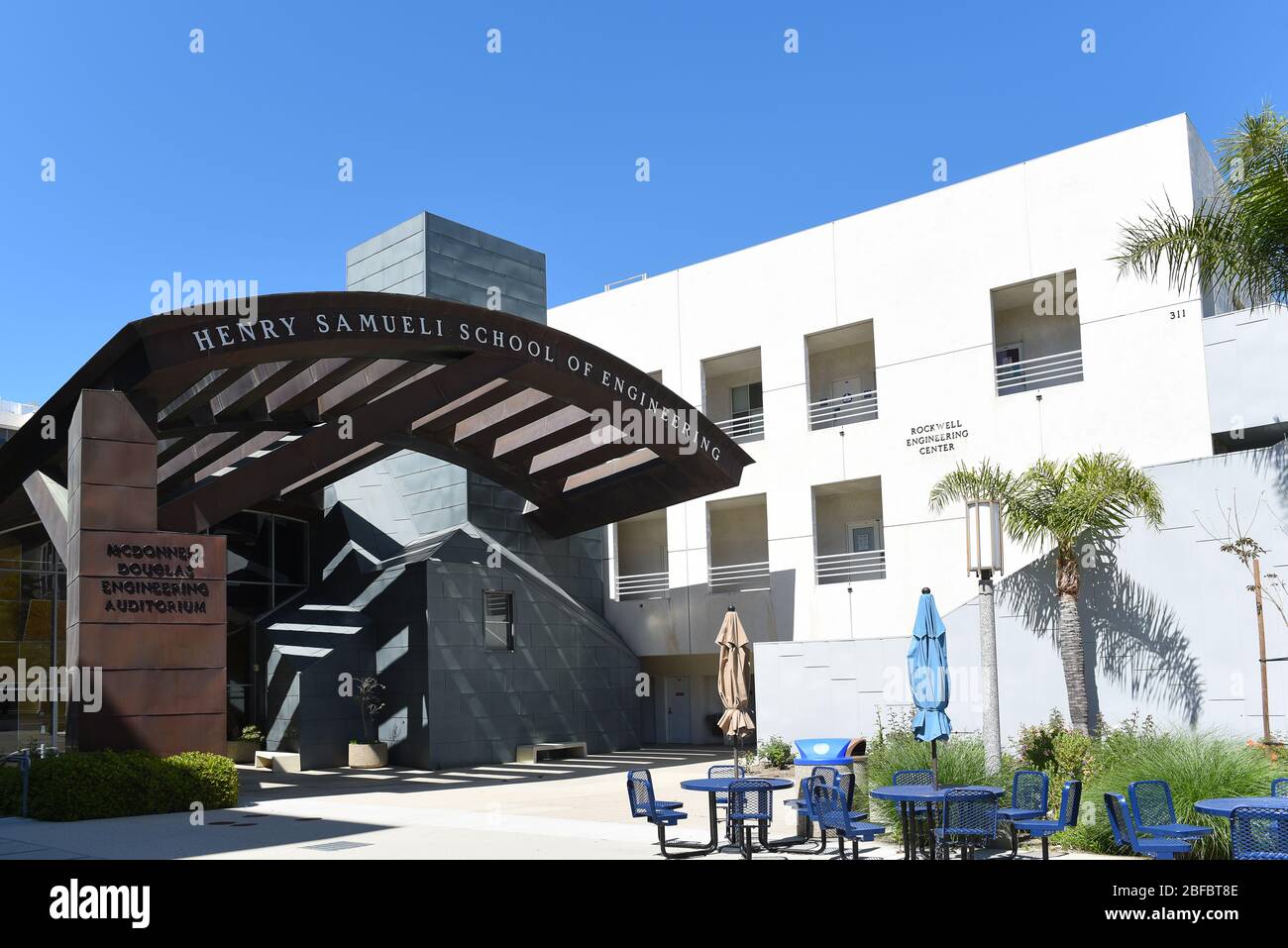 IRVINE, CALIFORNIA - 16 APRIL 2020: Henry Samueli School of Engineering ...