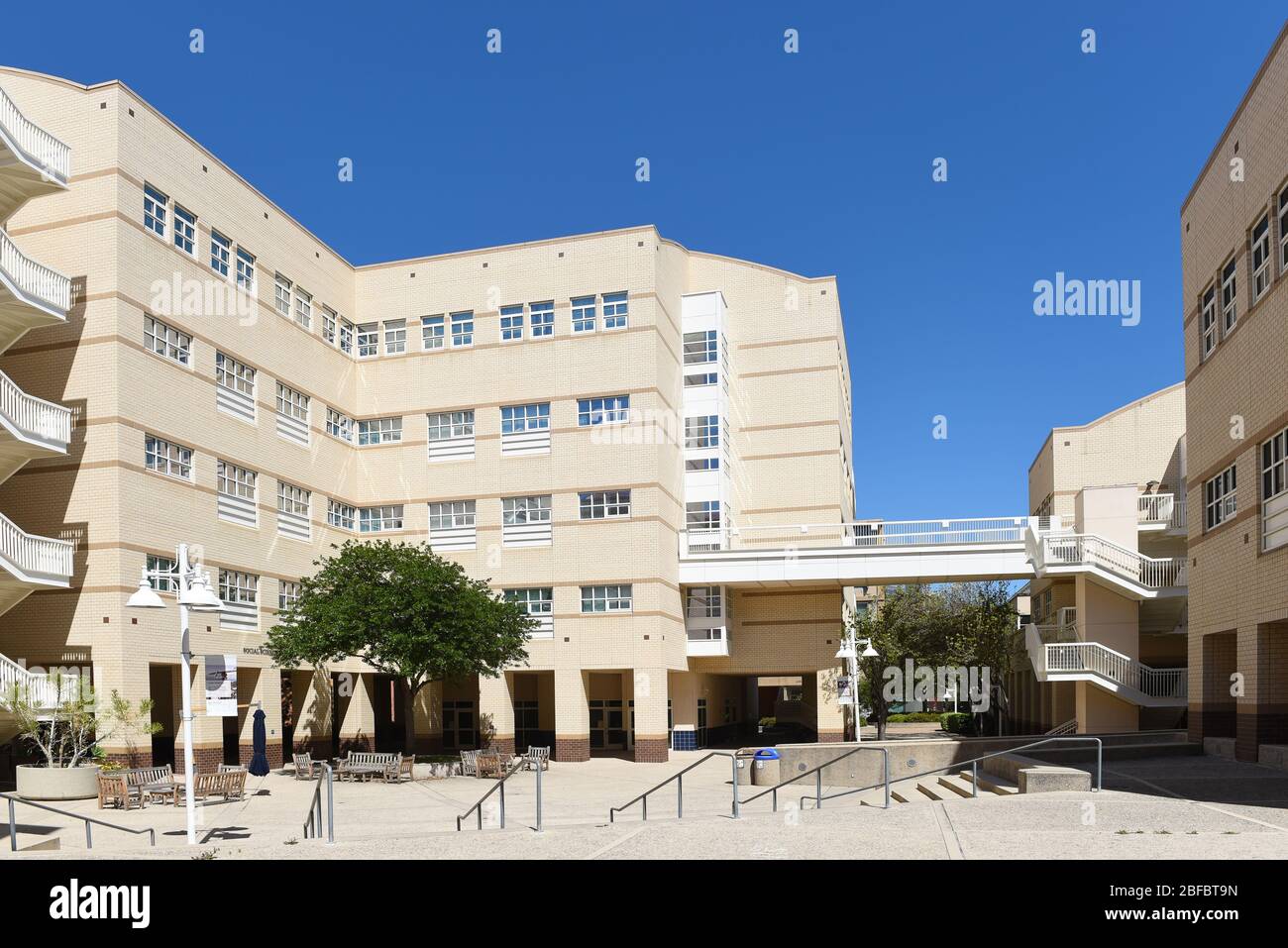 IRVINE, CALIFORNIA - 16 APRIL 2020: Social Science Plaza on the campus ...