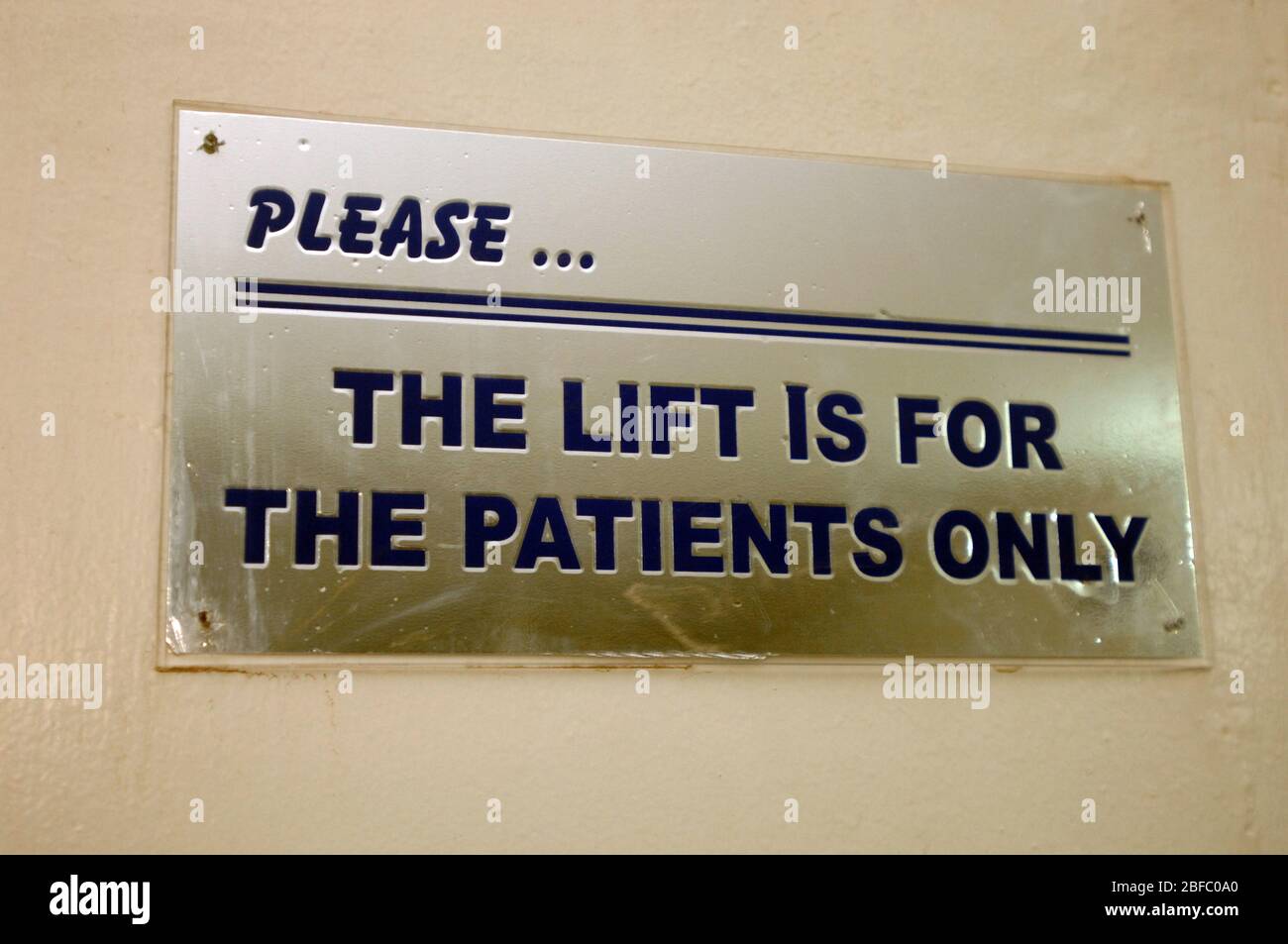 Warning sinage hi-res stock photography and images - Alamy