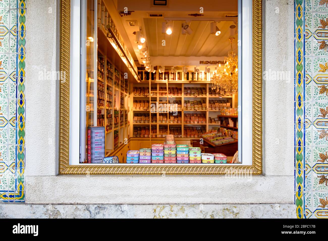 Fish Store Window High Resolution Stock Photography and Images - Alamy
