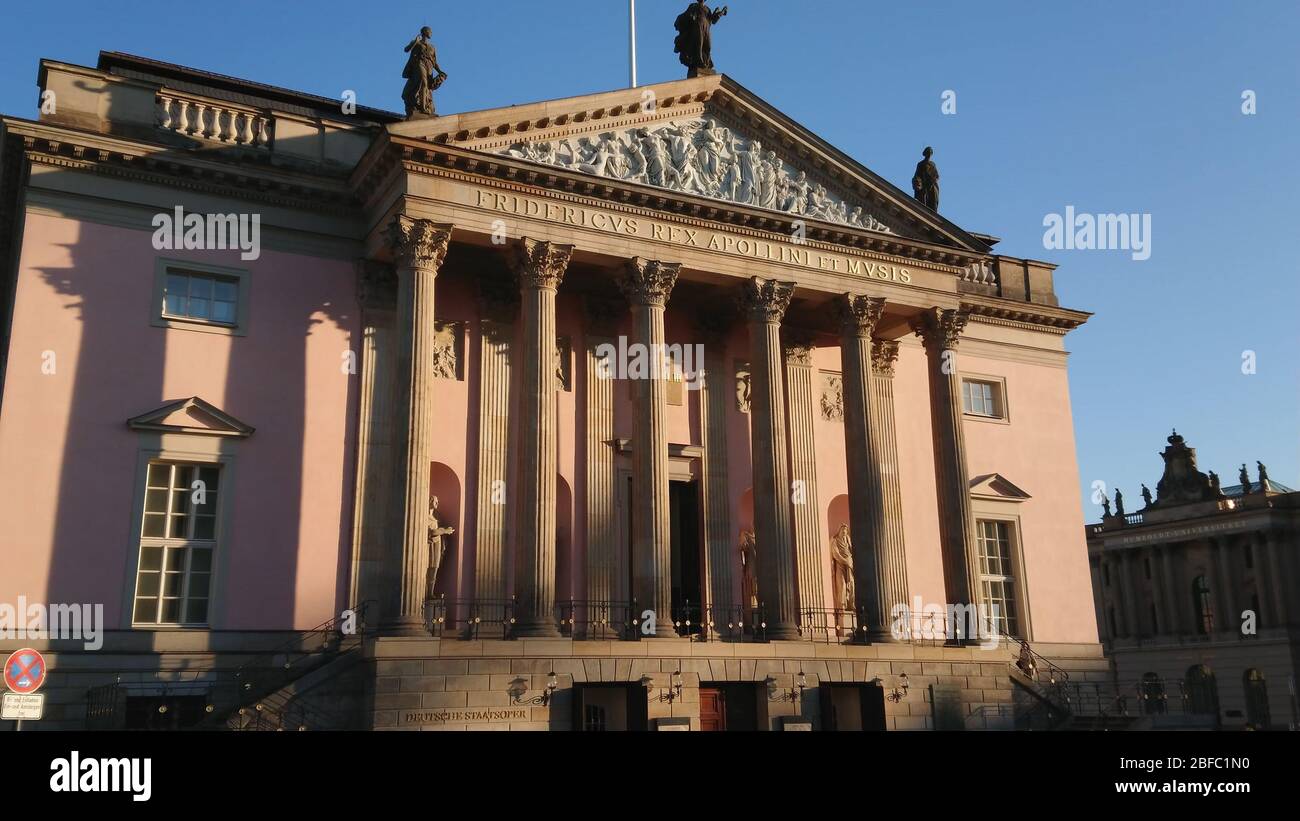 Back view of the state opera hi-res stock photography and images - Alamy