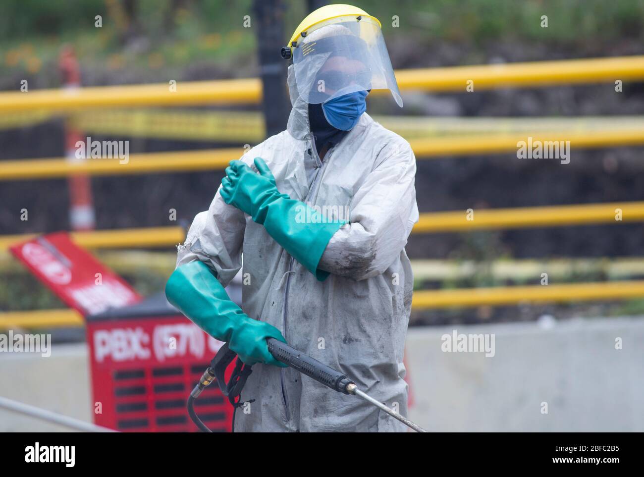 Biosafety suit hi-res stock photography and images - Alamy