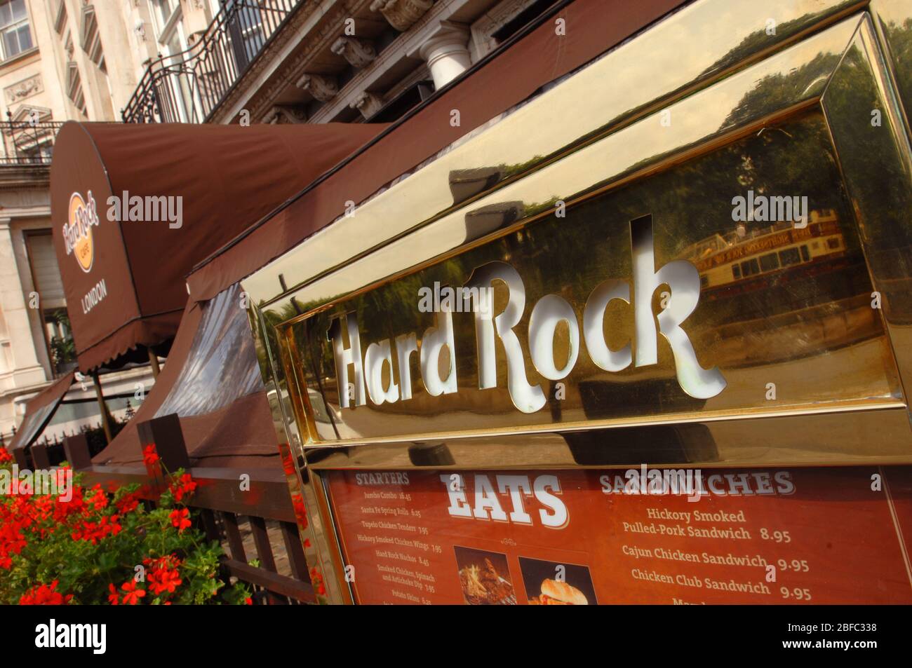 Hard rock cafe london exterior hi-res stock photography and images - Alamy