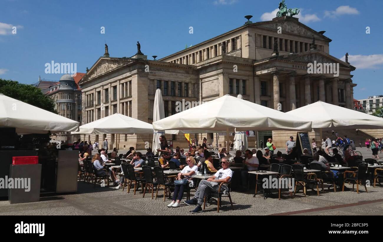 Street cafe german concert hi-res stock photography and images - Alamy