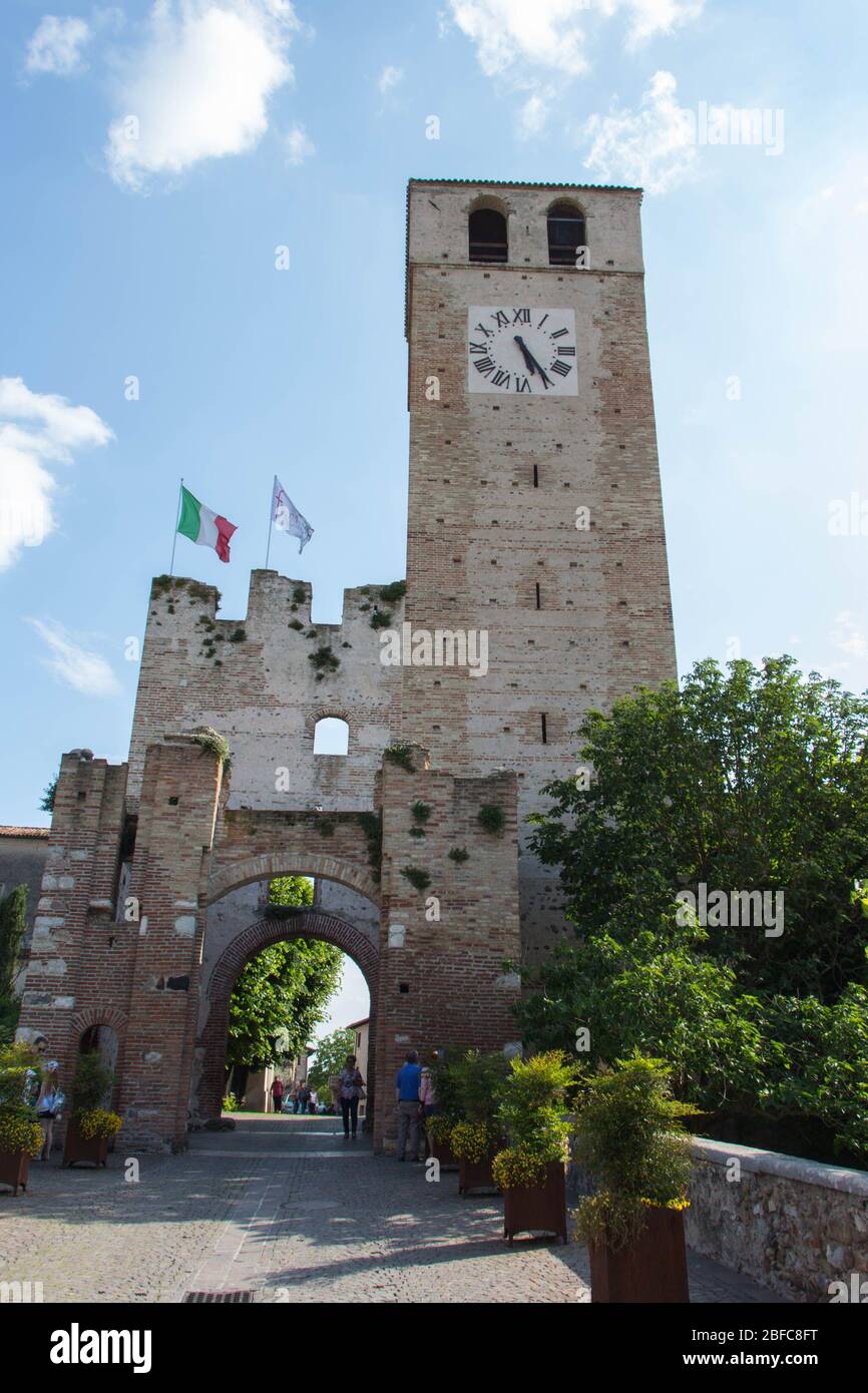 Village of mantua hi-res stock photography and images - Alamy
