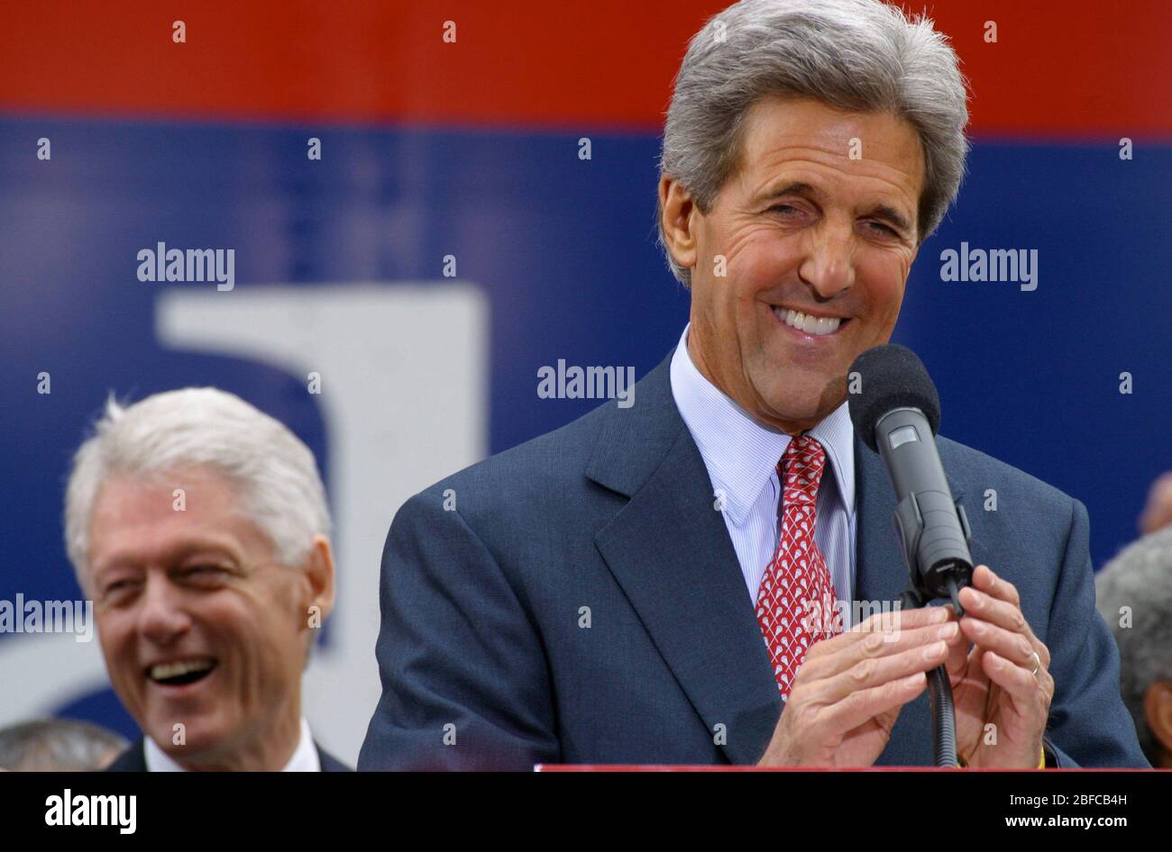 Former President Bill Clinton makes his first public appearance ...