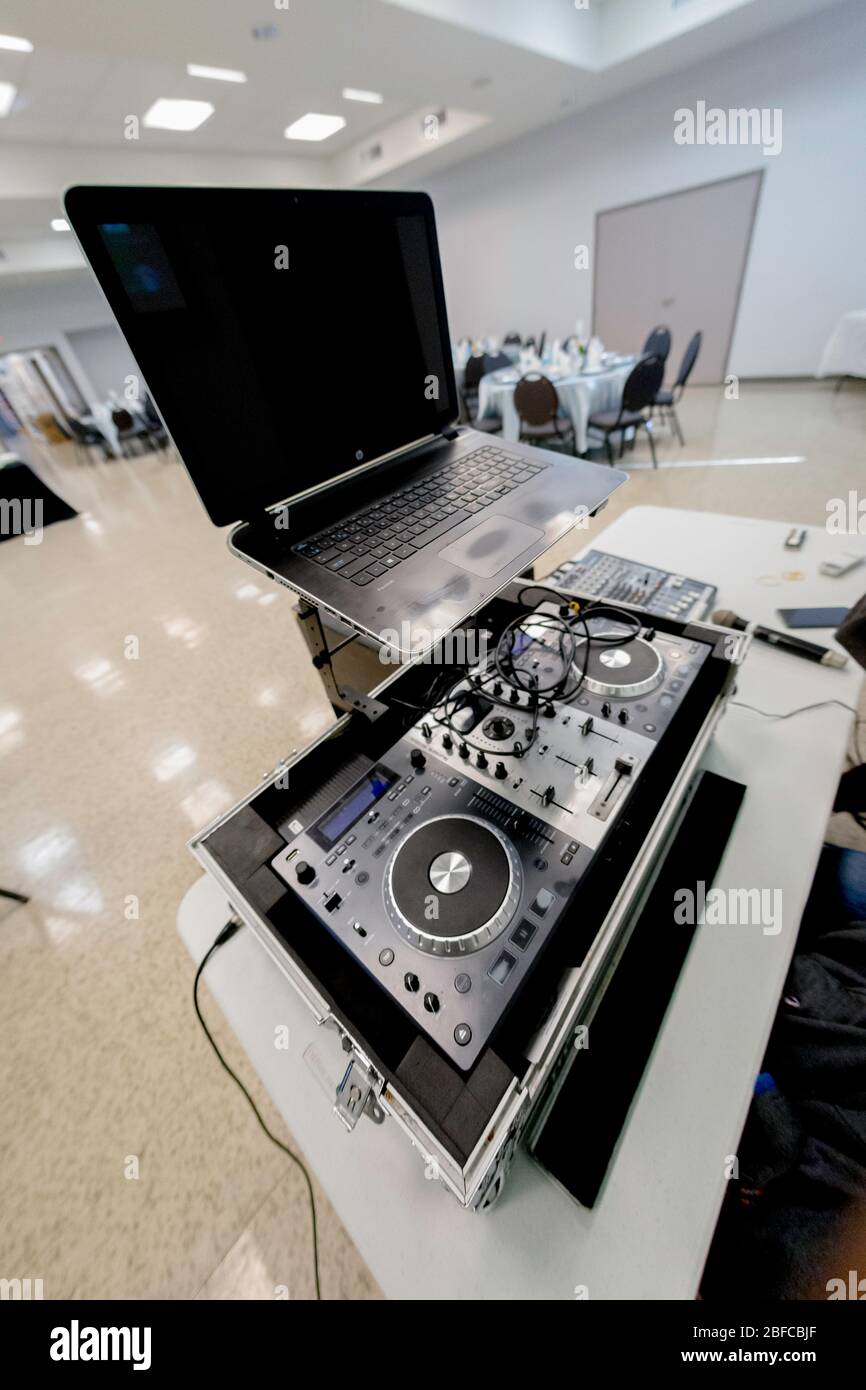 Dj set up hi-res stock photography and images - Alamy