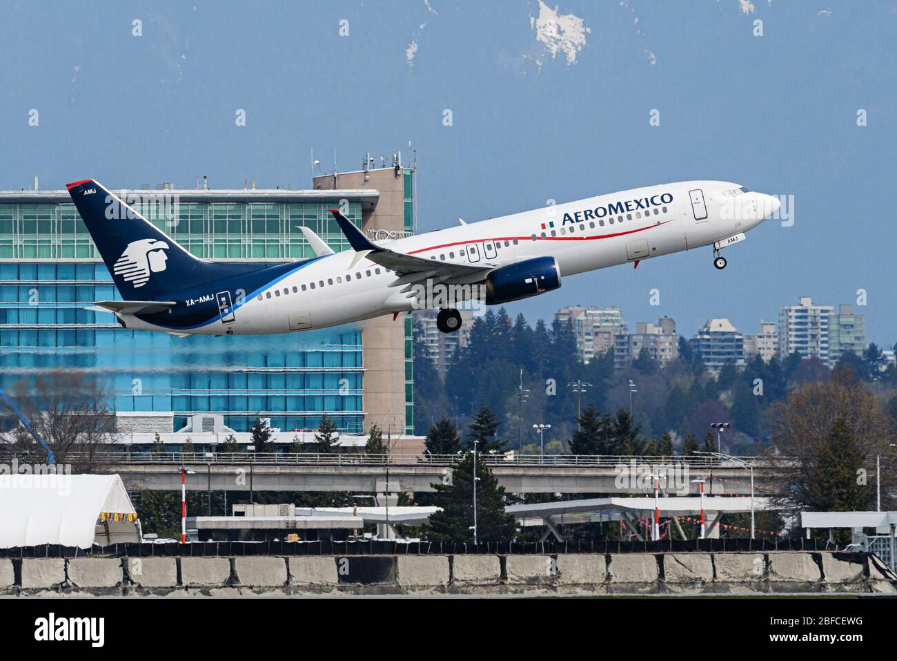 Richmond, British Columbia, Canada. 17th Apr, 2020. An AeroMexico ...
