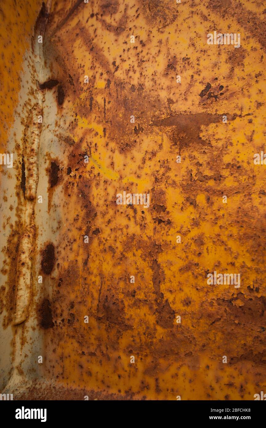 Rusty yellow metal grunge texture hi-res stock photography and images ...