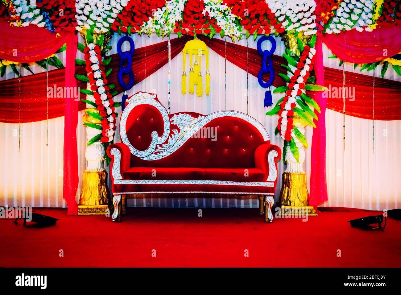 Indian wedding garlands hi-res stock photography and images - Alamy