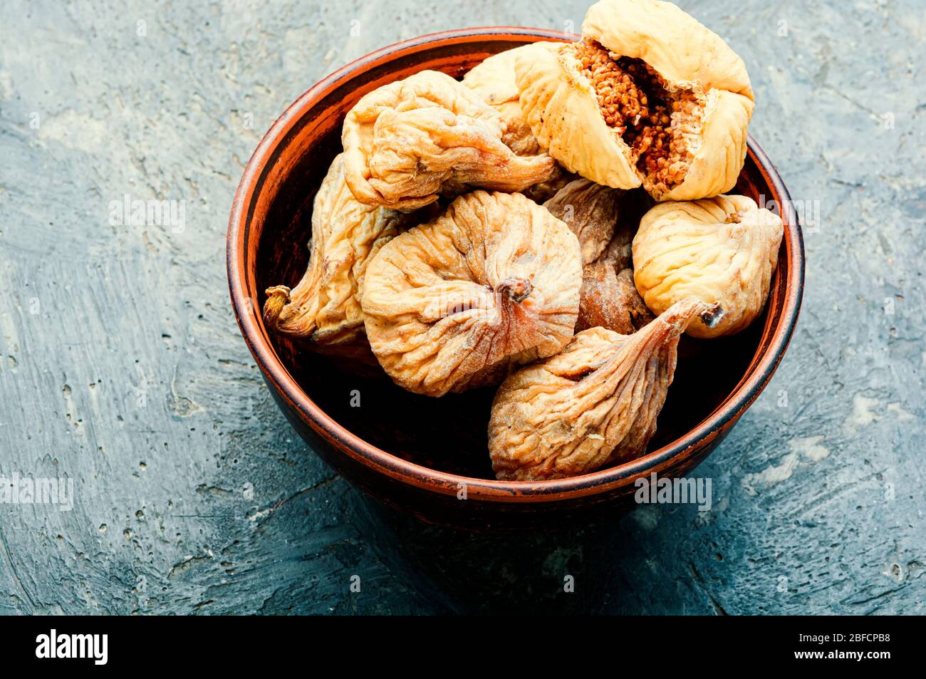 Turkish dried figs in bowl on slate background Stock Photo - Alamy