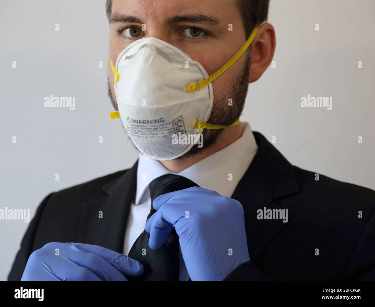 Businessman wearing business suit hi-res stock photography and images ...