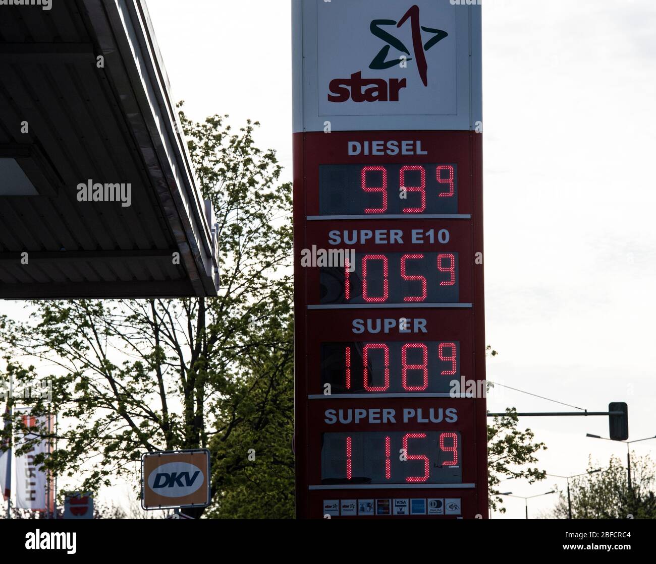 99 cent hi-res stock photography and images - Alamy