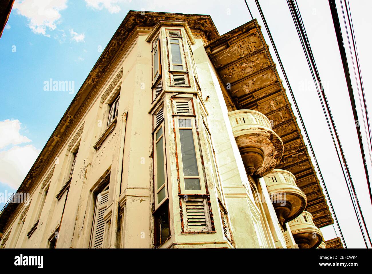 Rustic abandoned building in Yaowarat Street or Bangkok Chinatown ...