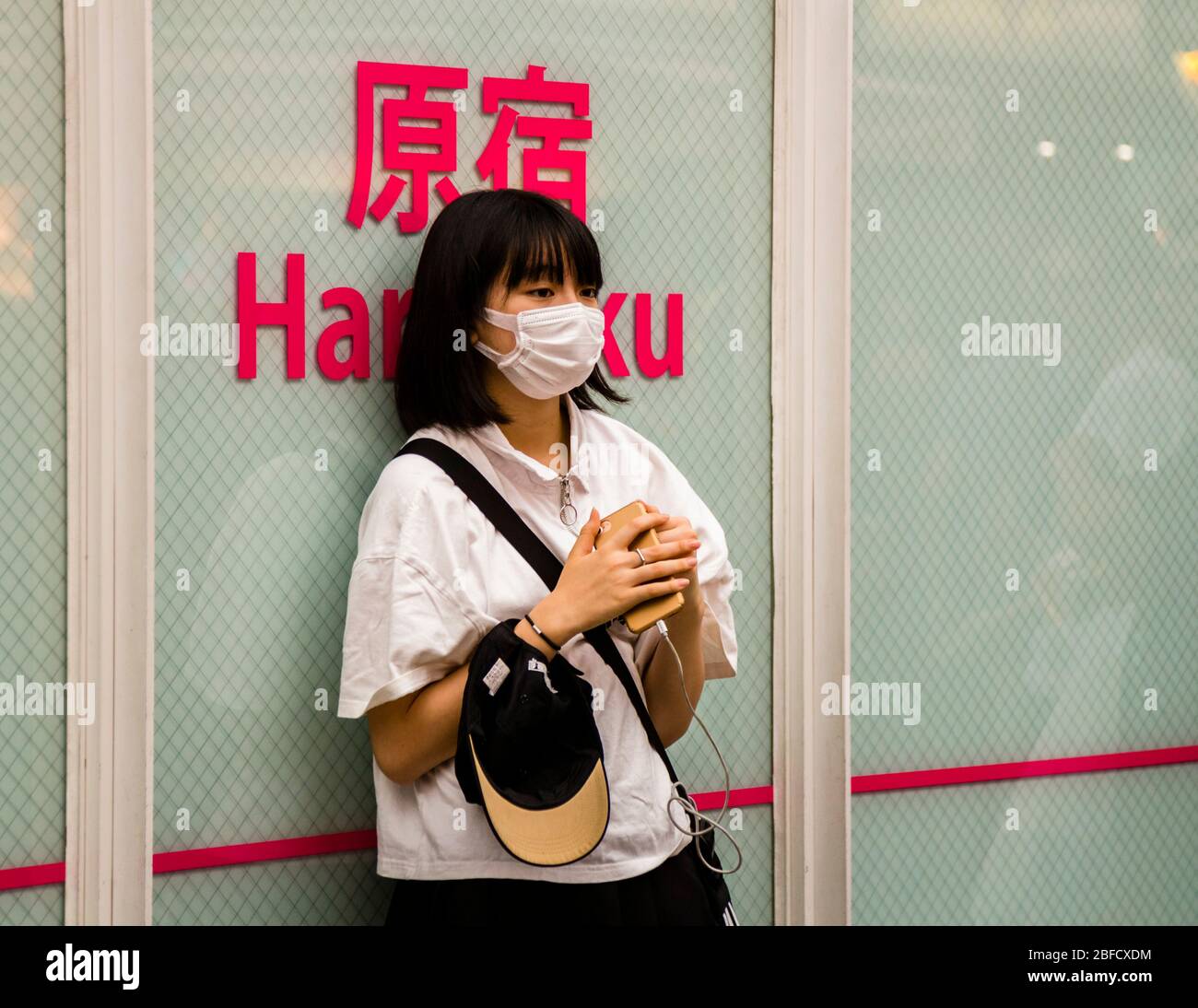 Pedestrians in Shibuya wearing masks, Tokyo, Japan Stock Photo - Alamy