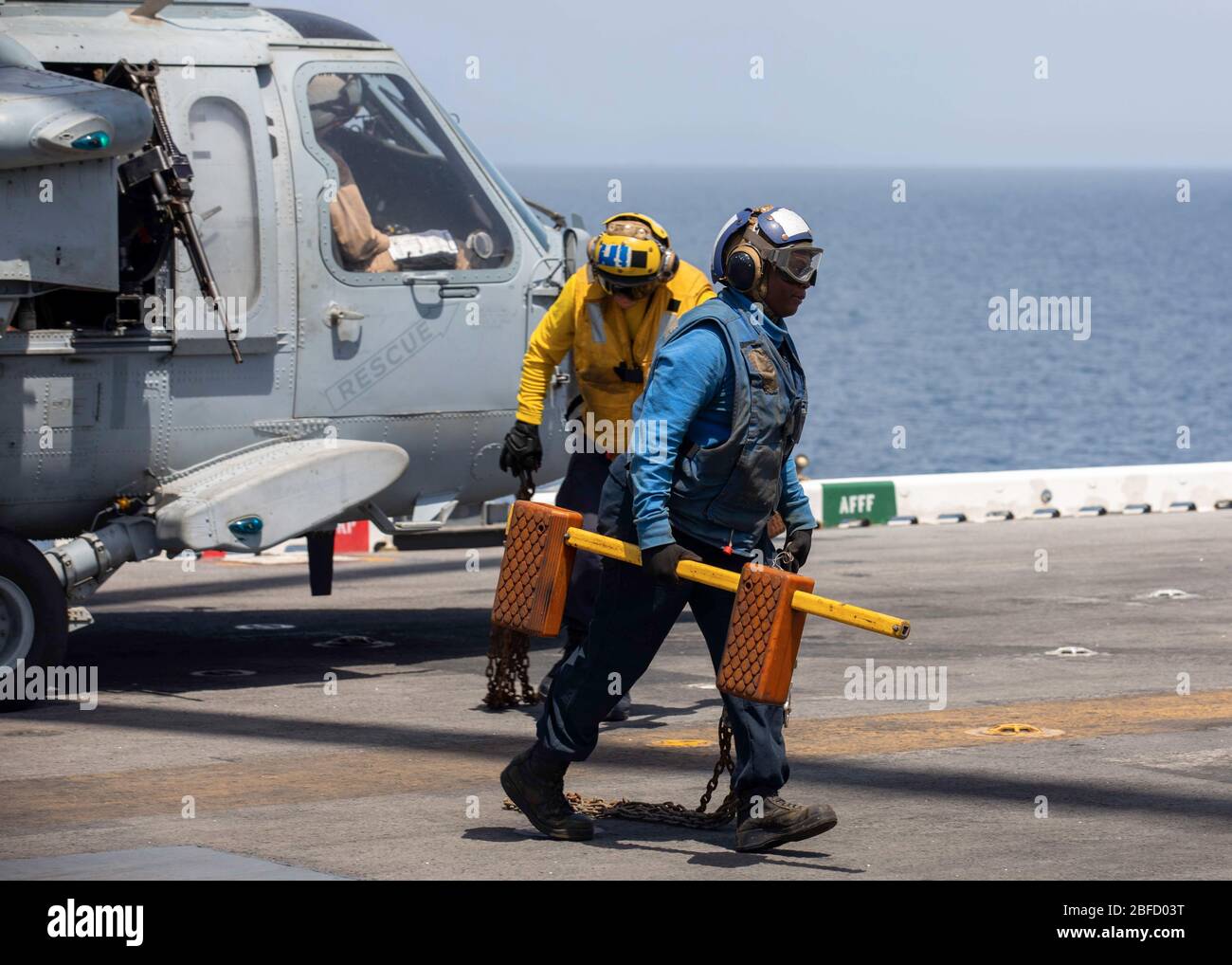 Navy ship chains hi-res stock photography and images - Alamy
