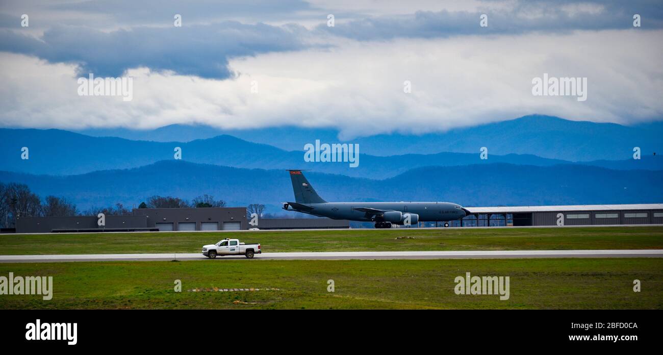 A KC-135 Stratotanker from the 134th Air Refueling Wing taxies onto the ...