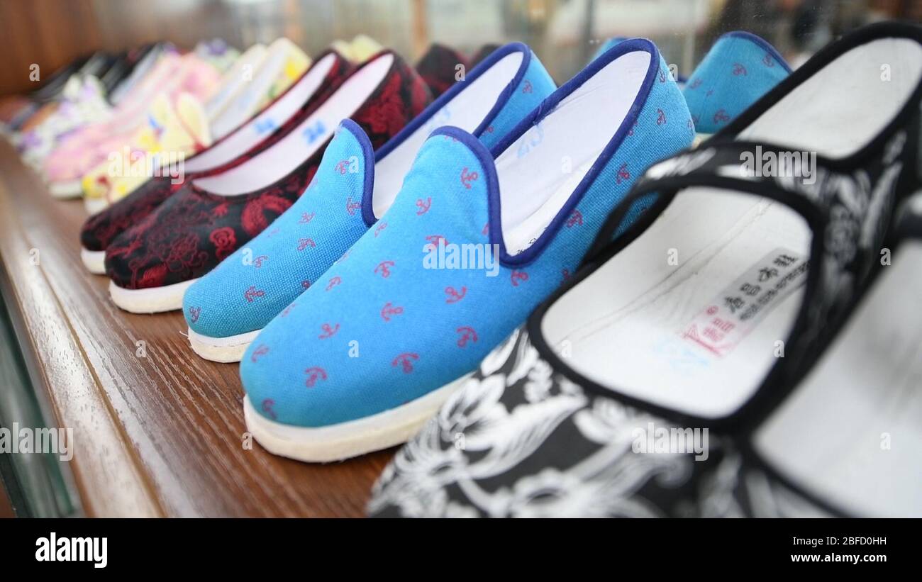 (200418) -- CHENGDU, April 18, 2020 (Xinhua) -- Photo taken on April 17 ...