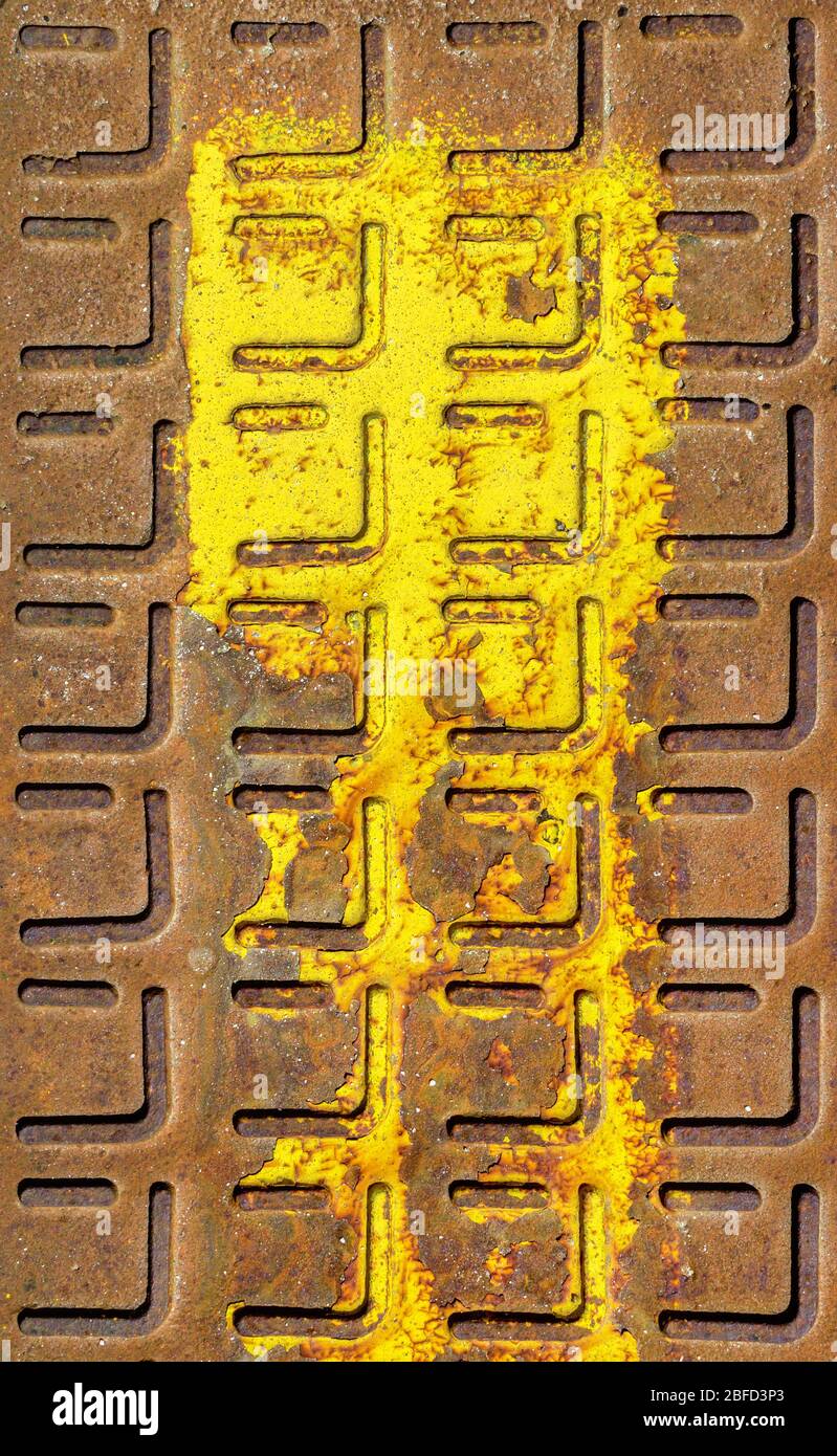 Rusty manhole cover hi-res stock photography and images - Alamy