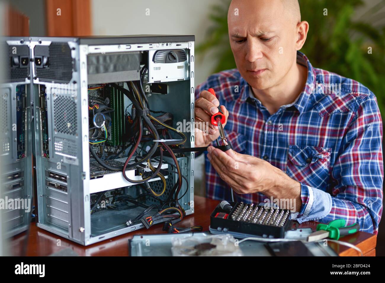 Man repairing computer at home Stock Photo - Alamy