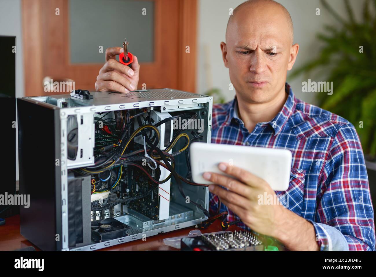 Computer installation home hi-res stock photography and images - Alamy